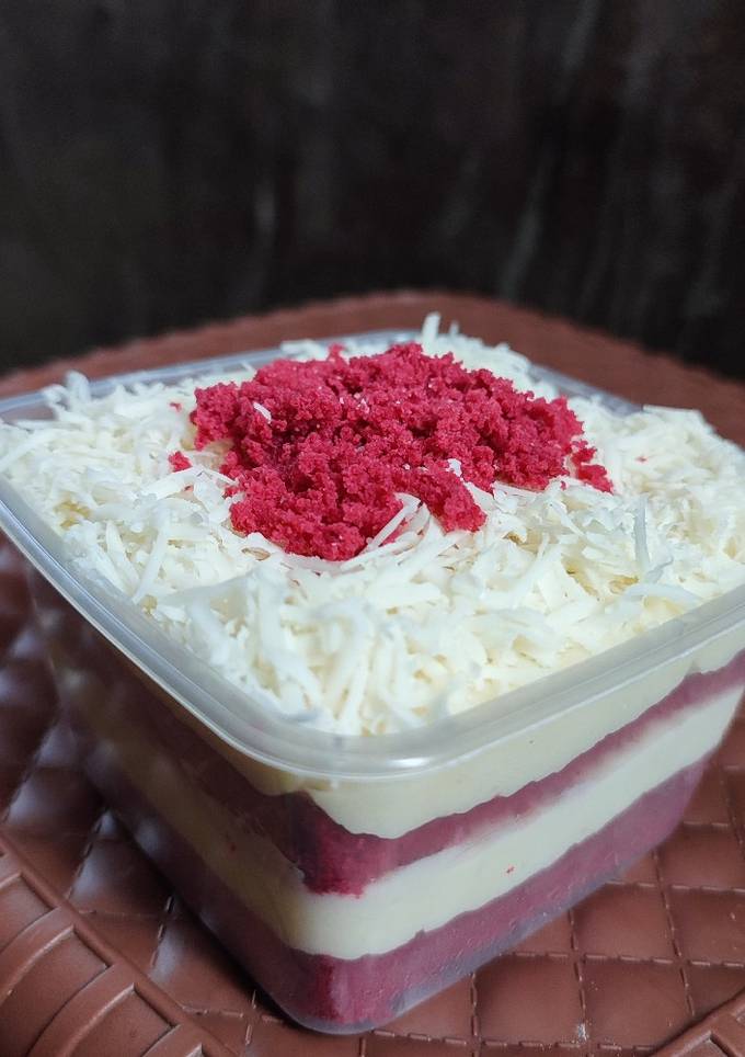 Resep Dessert box red crumbled cheese oleh Ummu Ubay - Cookpad