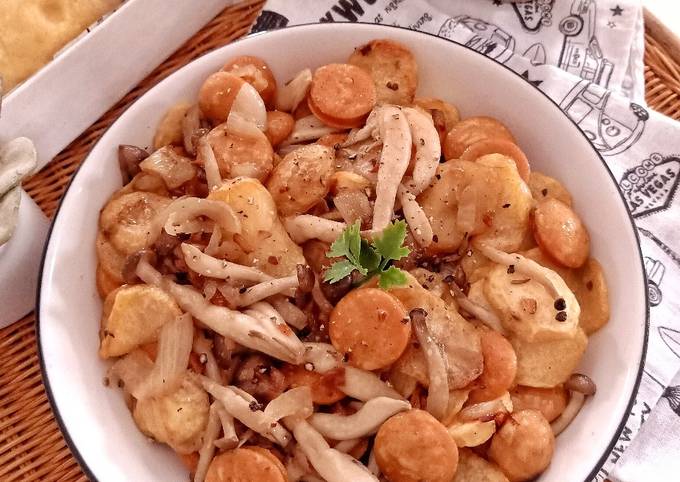 Resep Tumis kentang sosis jamur lada hitam oleh Ine Setiawati - Cookpad