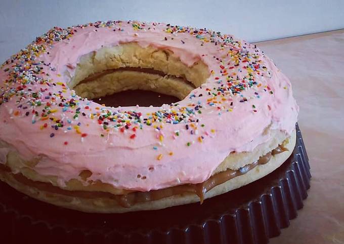 Dona gigante rellena con dulce de leche y chips de chocolate Receta de ...