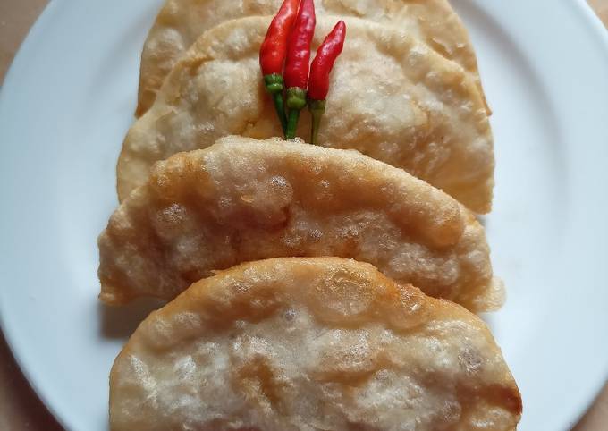 Resep Cireng isi Sosis Pedas oleh amazingputri_ - Cookpad