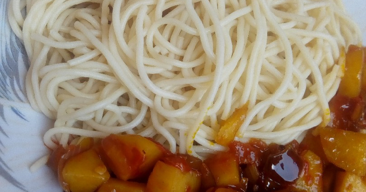 Spaghetti With Potatoes Sauce Recipe by Fadimatu Ibrahim - Cookpad