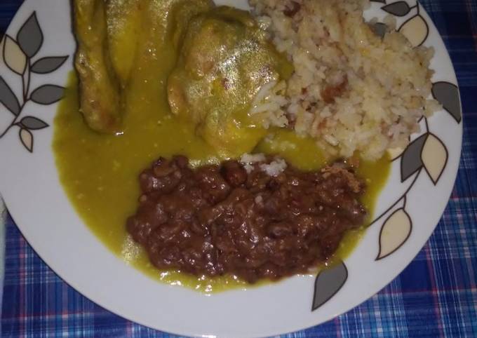 Pollo en chile verde con arroz y frijolitos 😊 Receta de MaRi- Cookpad