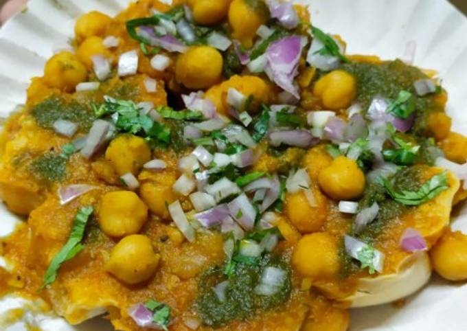 Chole pav Recipe by Ritika Chandiramani - Cookpad