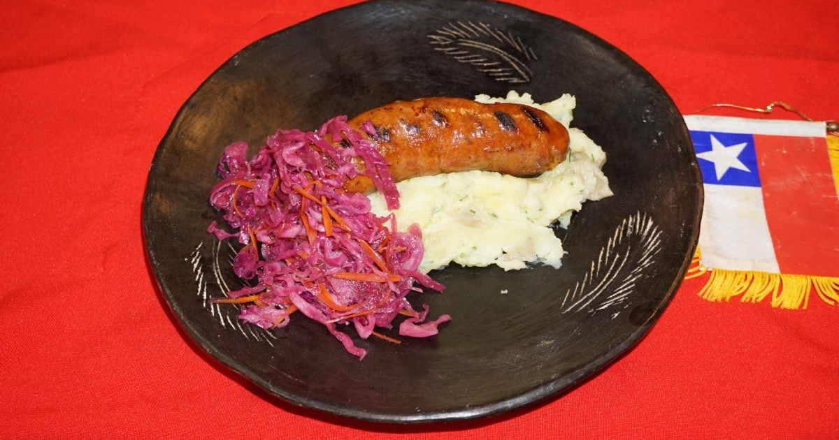 Longaniza Sureña Casera Con Puré De Papas Al Ajillo Y Chucrut Morado ...