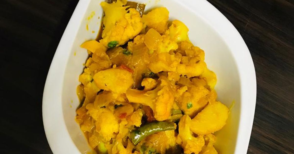Aloo And Gobi Sabzi Recipe by sumaiya shafi - Cookpad