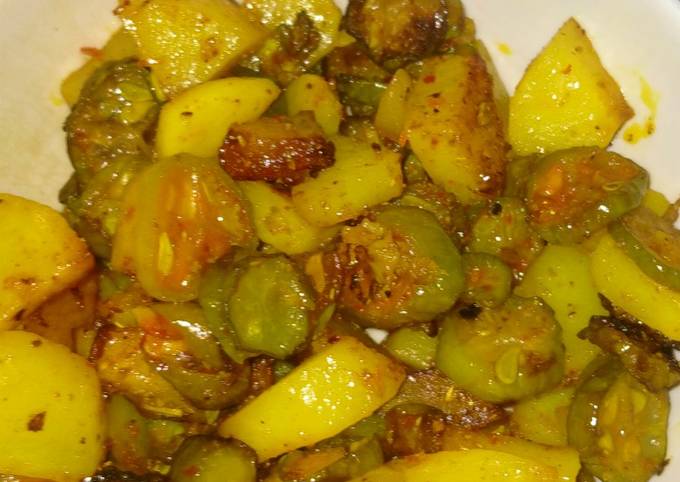 Aloo parval veg Recipe by Ritu khurana Khu - Cookpad