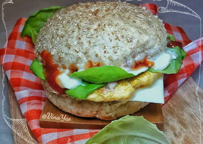 Resep Burger Tuna Telur Dadar 🍔 oleh VinaY89 - Cookpad