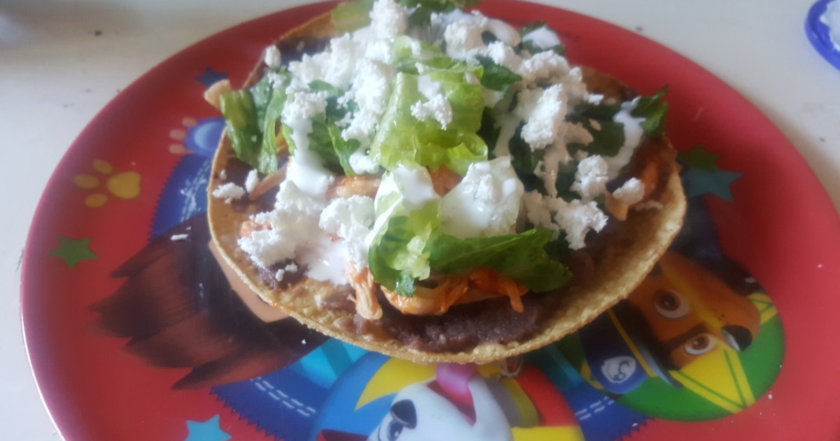 Tostada De Tinga De Pollo Receta de Jessi Jane- Cookpad