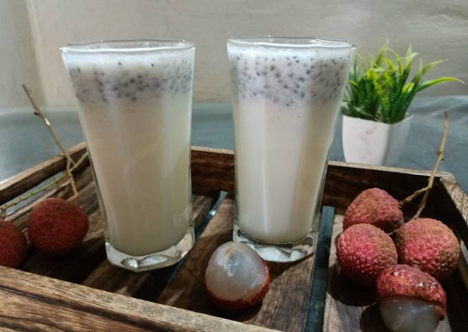 लीची मिल्क शेक (litchi milk shake) Recipe by Rupa Tiwari - Cookpad