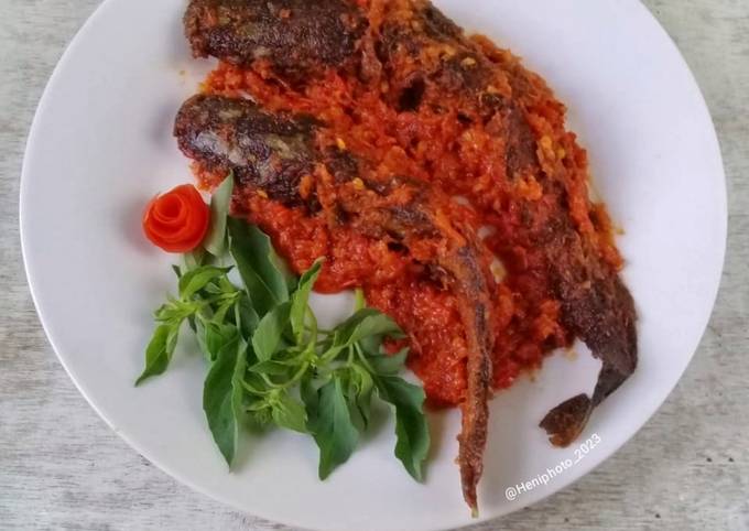 Resep Lele Balado Pedas Manis oleh Heni Nur - Cookpad