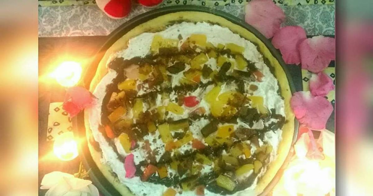 Choco Fruity Creamy Pizza Recipe by Niviea Gee - Cookpad