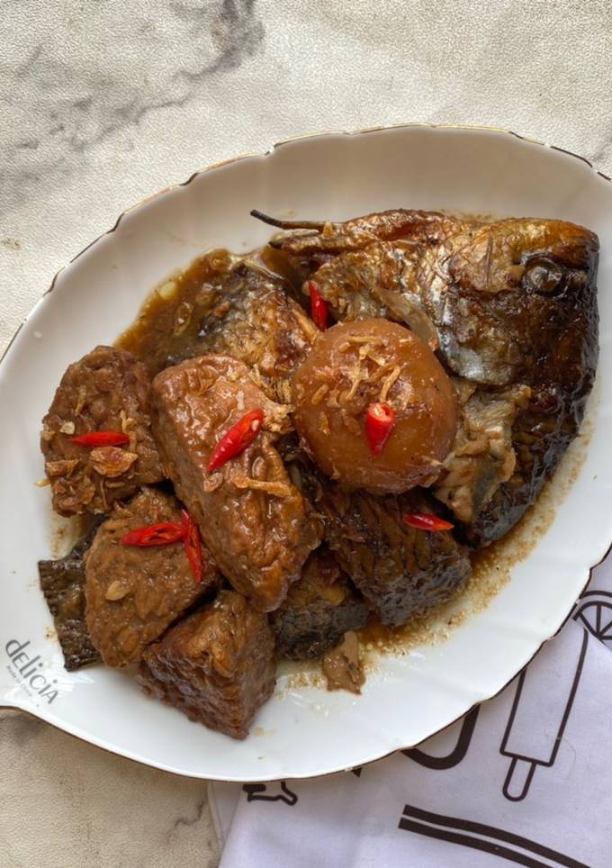 Resep Semur Ikan Gurame Tahu Tempe oleh Rini Dwi Astuti - Cookpad