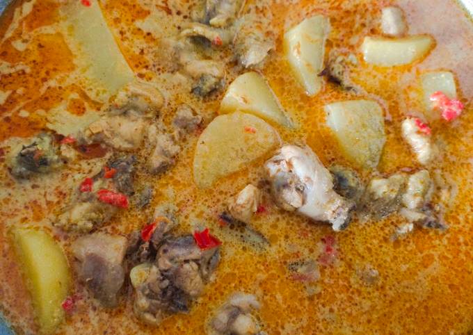 Resep Gulai Ayam Kentang Enak dan Mudah oleh Darren Lin - Cookpad