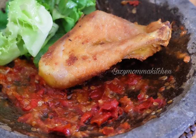 Resep Ayam cobek penyet oleh Mrs afee - Cookpad