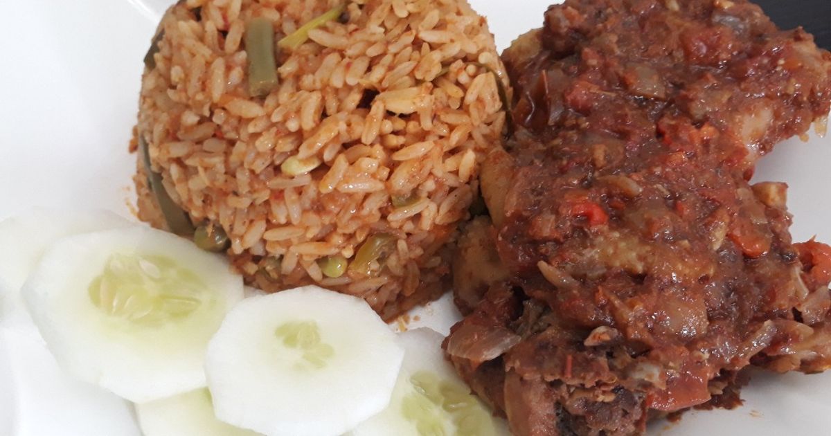 Jollof Rice With Fried Chicken And Cucumber Recipe by Jane Fash - Cookpad