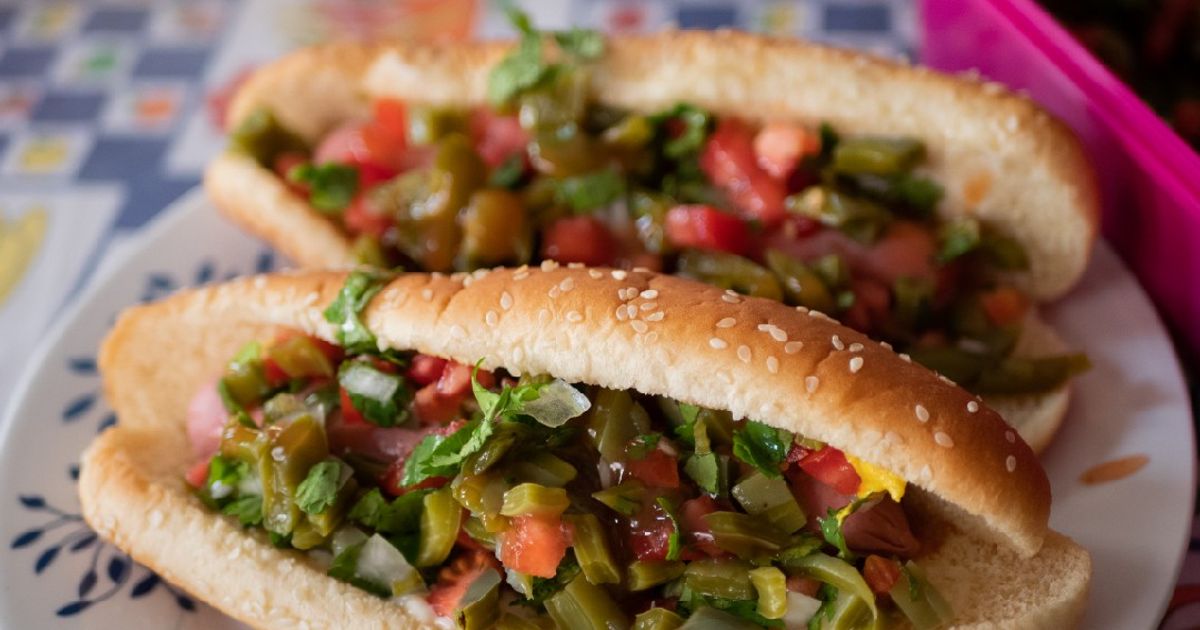 Hot Dogs Con Ensalada De Nopal Recipe by Ana Angel - Cookpad
