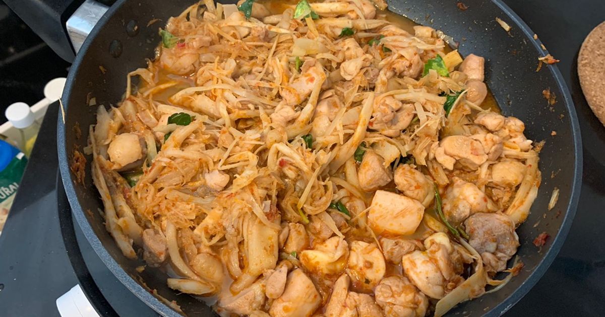 Red Curry Chicken With Bottled Bamboo Shoots (Dorm/Condo Style) Recipe ...