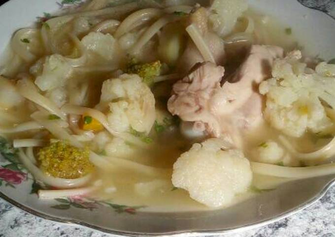 Sopa de pollo con coliflor Receta de Mercedes Huaman Flores- Cookpad