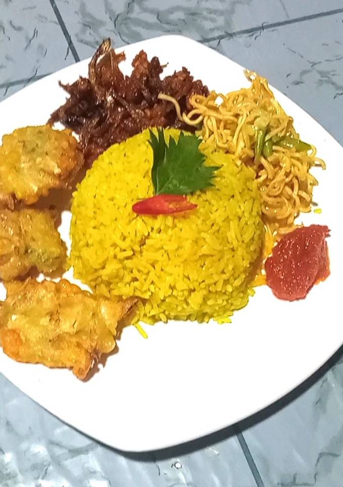 Resep Nasi kuning wangi dan gurih oleh Shofy Ann - Cookpad