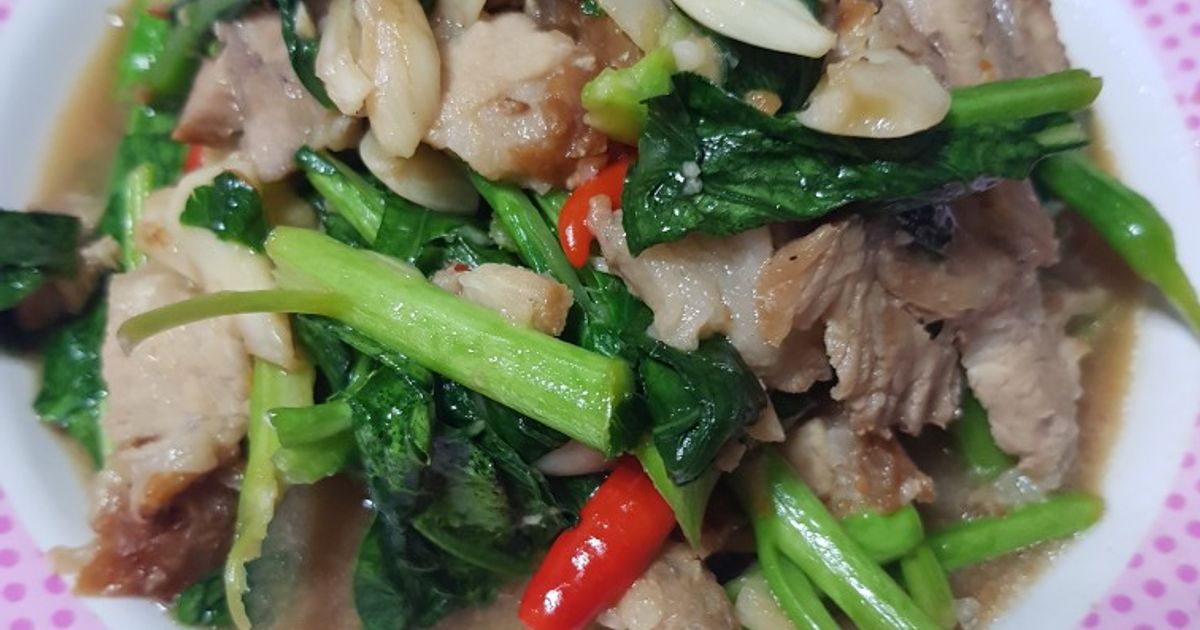 สูตร คะน้าหมูกรอบนมสด โดย Ao Nannaphat - Cookpad