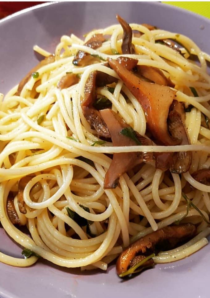 Ricetta Spaghetti con funghi rositi della Sila di Annarita - Cookpad