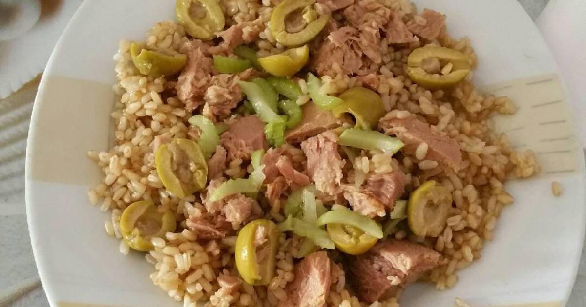 Arroz integral con apio, atún y olivas rellenas Receta de Conchy Domper ...