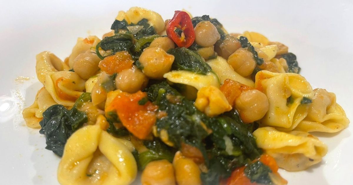 Ricetta Tortellini Ripieni Di Carne Con Ceci, Spinaci E Pomodori ...