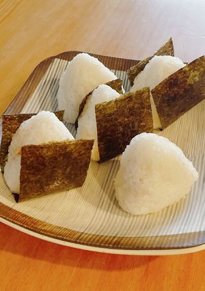 How To Make Onigiri (Japanese Rice Balls) Recipe by moubaa02