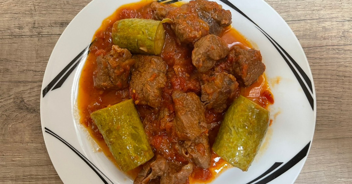 Μοσχαράκι κοκκινιστό με κολοκυθάκια στην κατσαρόλα Συνταγή από τον/την ...