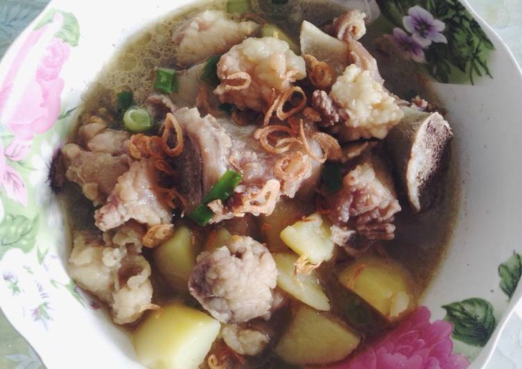 Resep Sop Balung simple oleh sinsintata - Cookpad