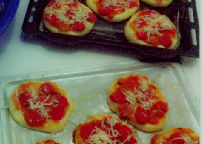 Resep Pizza mini oleh Tiva Cameo - Cookpad