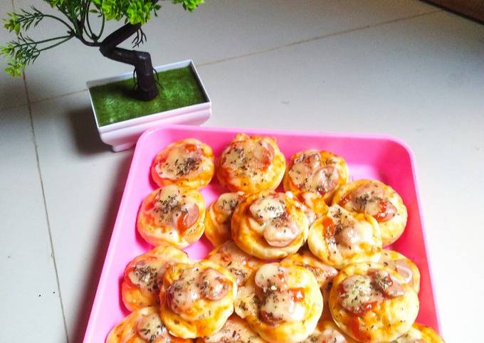 Resep Pizza mini teflon (simple) oleh Hamidah Kitchen 😊 - Cookpad