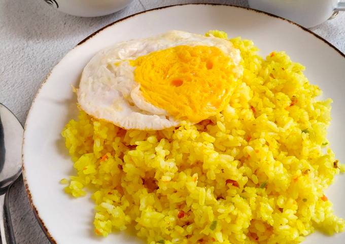 Resep Nasi Goreng Kunyit Kencur oleh 🍒 Tania Helena 🍒 - Cookpad