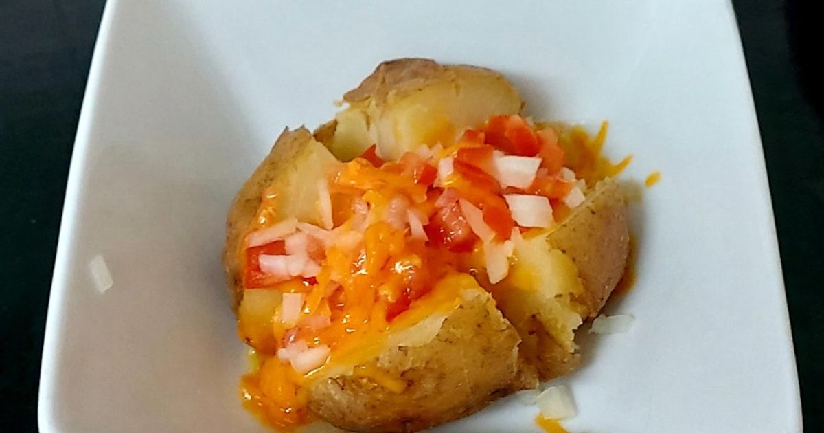 My Cheese,Onion & Tomato Jacket Potato 😋 Recipe by Maureen 😀 - Cookpad