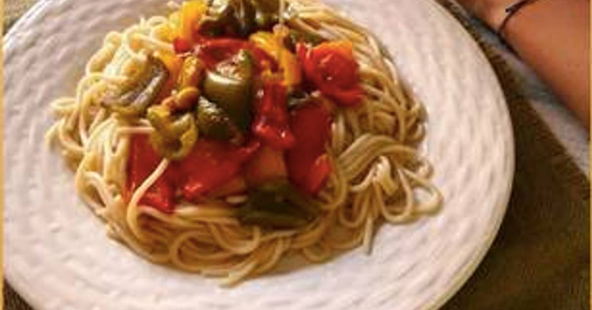Fideos con pimientos, maní y miel Receta de Naty Kornfeld - Cookpad