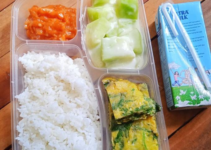 Resep Bento Bekel kerja Omelet Bayam oleh Yuni Kurniasih, - Cookpad