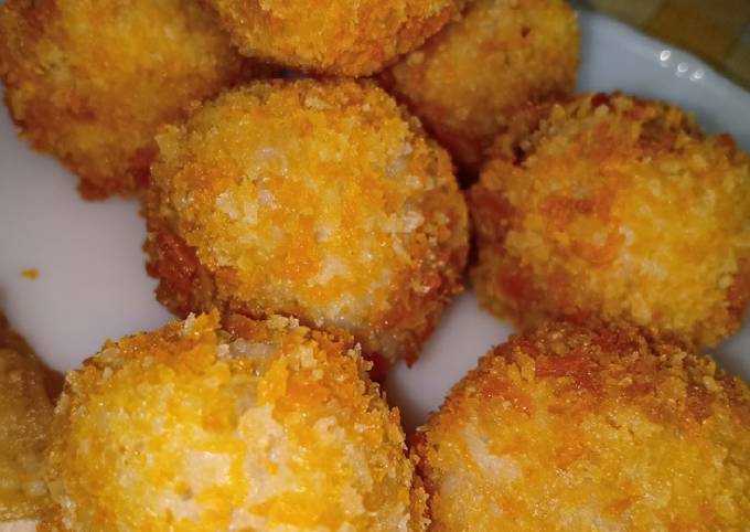 Resep Bola2 nasi ayam & keju melt (balita) oleh Fitri Husein - Cookpad