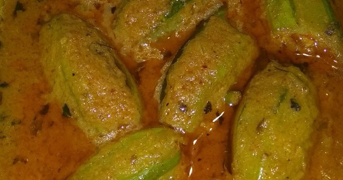 Stuffed Pointed Gourd In Thick Tomato Gravy Recipe by Devrupa - Cookpad