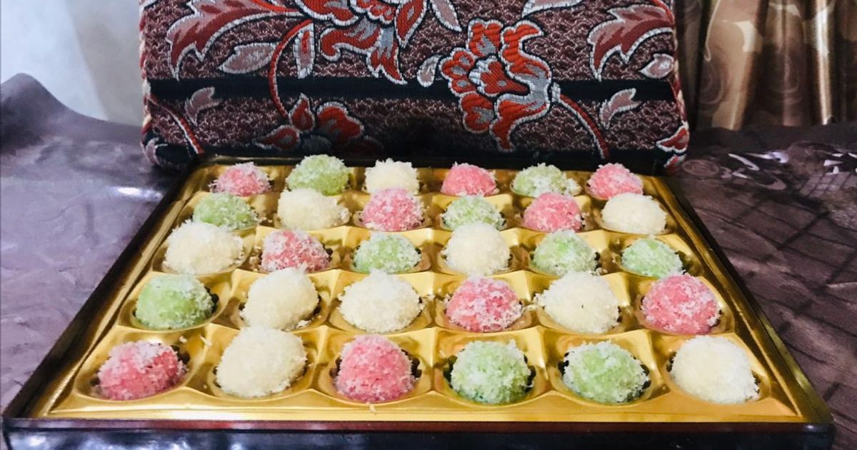 Colourful Coconut Balls Recipe by Misbah Rasheed Qureshì - Cookpad