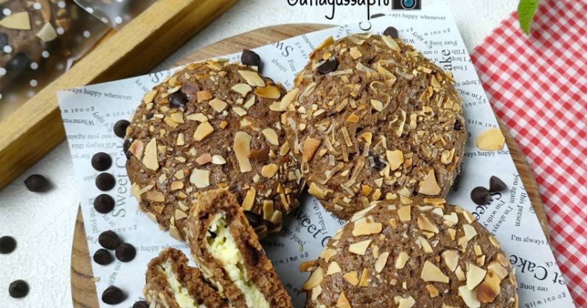 Resep Choco Soft Cookies with Cheese Filling (1012) oleh Ati Agus Sapto ...