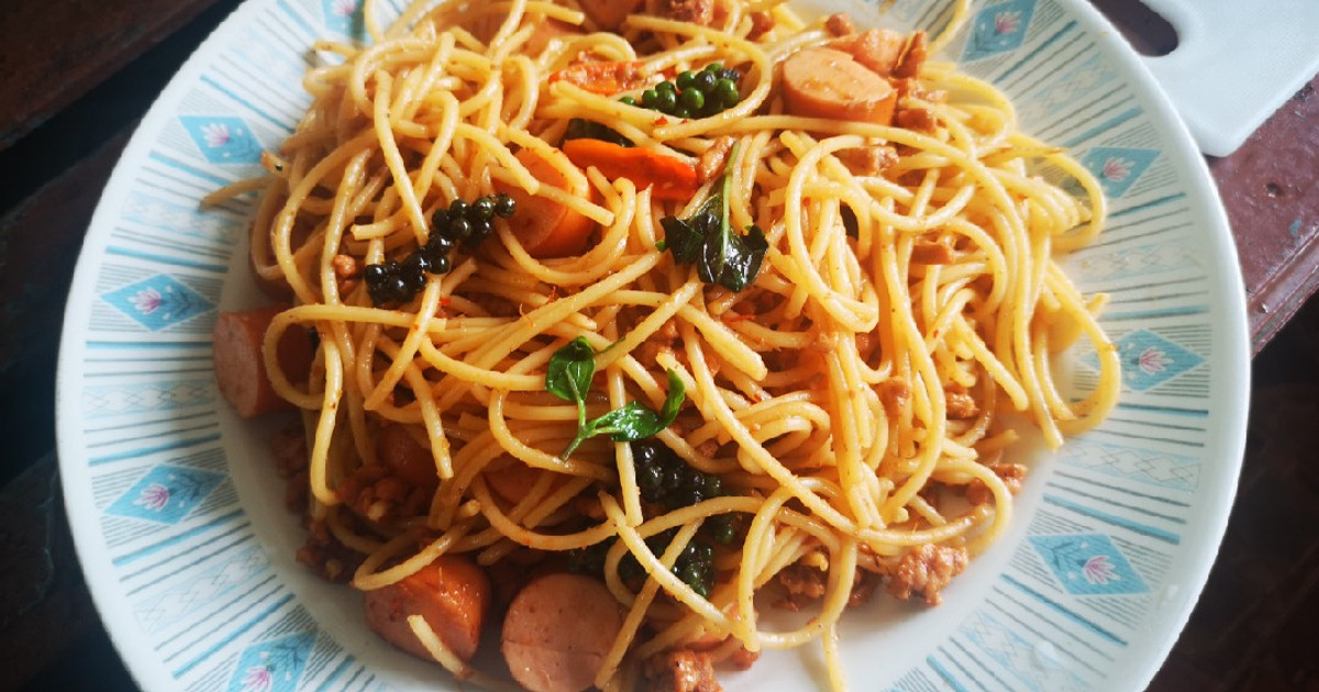 สูตร สปาเกตตีขี้เมาหมูสับและไส้กรอก โดย Easycooking By Pony 🧚‍♀️ - Cookpad