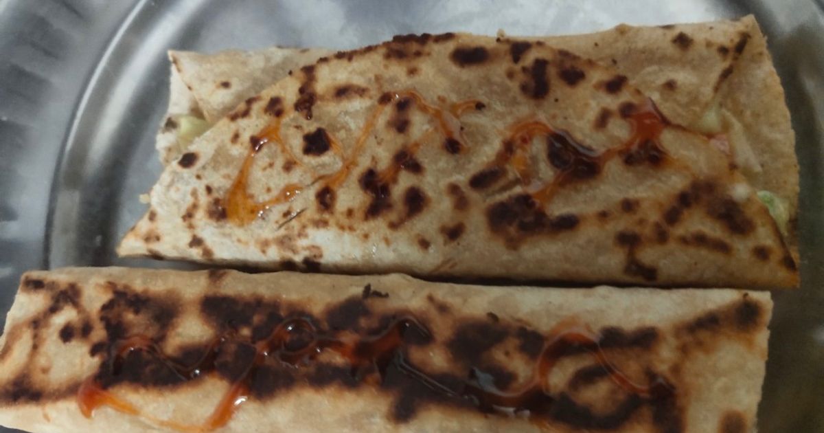 Cheese Veg Chapati Roll Recipe by preety jain - Cookpad
