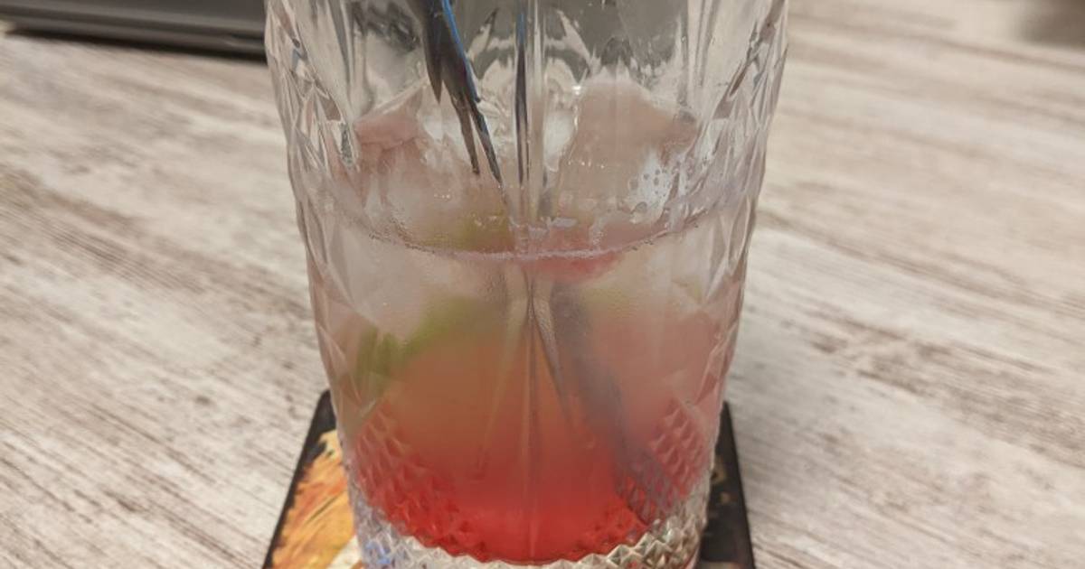 Cocktail gin rosado Receta de Oscar Sánchez- Cookpad