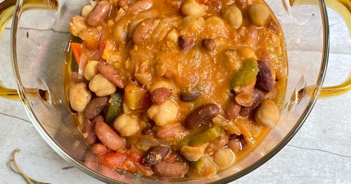 Easy Chickpea And Kidney Beans Chilli Recipe by Farzana Mir - Cookpad