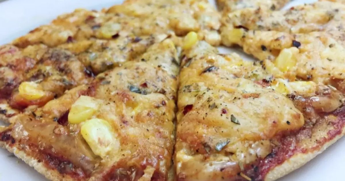 Homemade Corn Pizza Recipe by Aish Kaur aggarwal - Cookpad