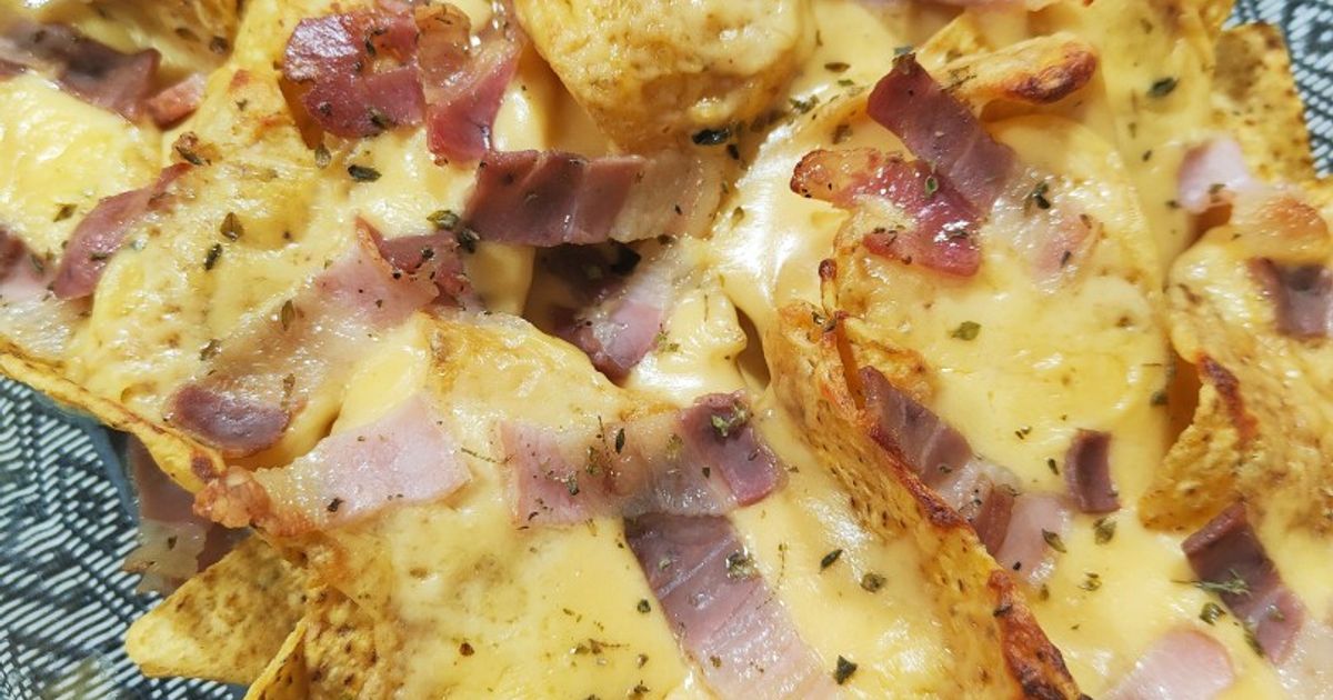 Nachos With Bacon And Homemade Cheddar Sauce Recipe By Encar