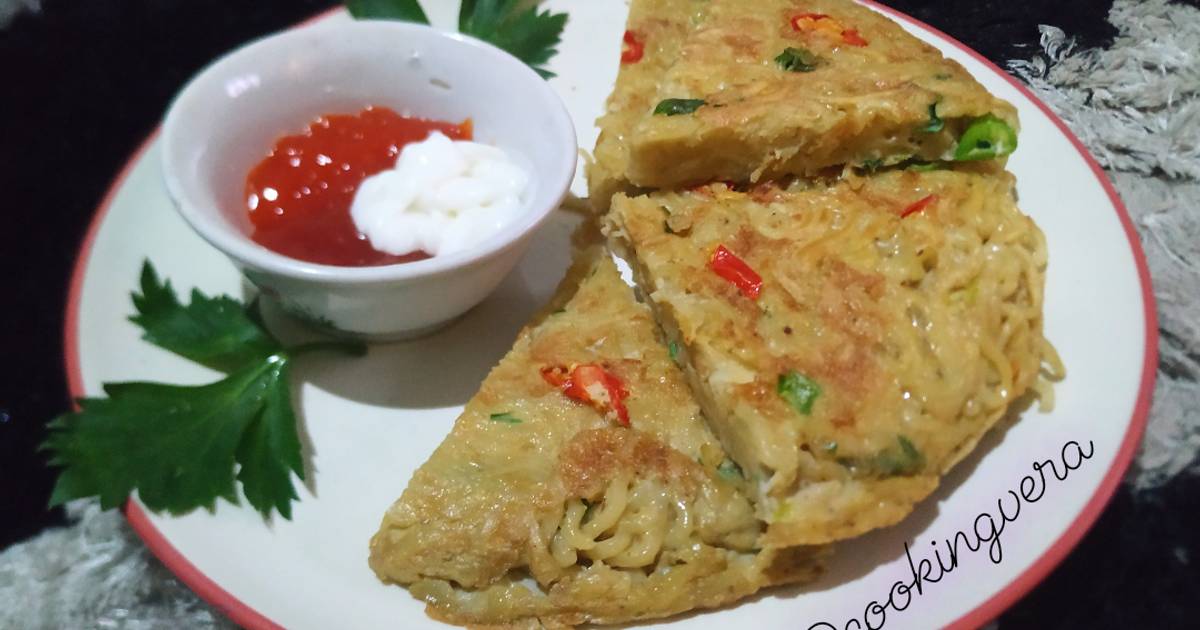 Resep Omelet Mie (Pizza Mie) oleh Cooking Vera - Cookpad