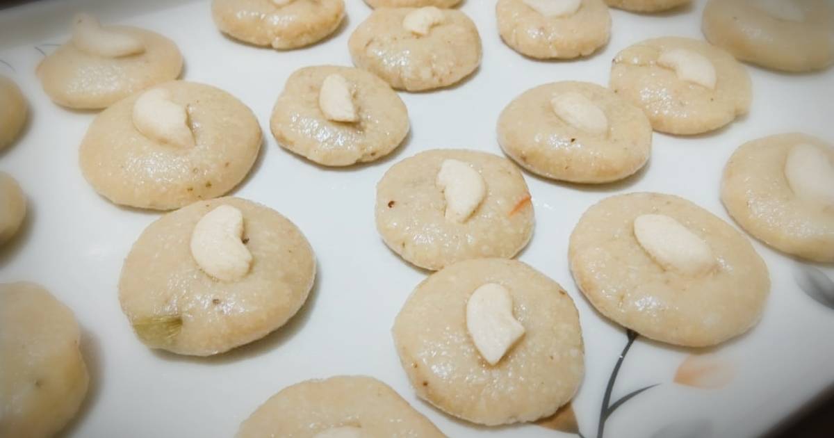 कोकोनट कैश्यू मिल्क पेड़ा (coconut cashew milk peda recipe in Hindi ...