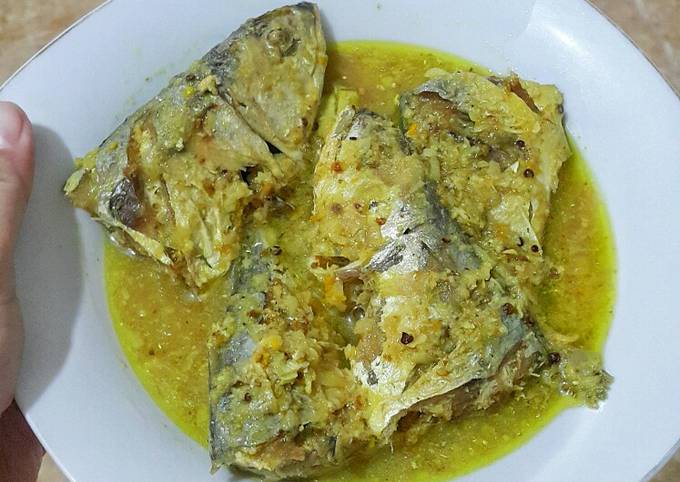 Resep 36. Ikan Kembung Kuah Kuning oleh Kartika Arisadewi - Cookpad