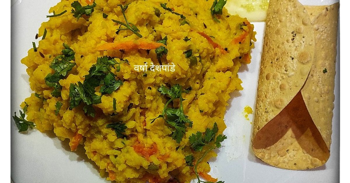 व्हेजिटेबल्स मुगडाळ खिचडी (Vegetable Mungdal Khichdi Recipe In Marathi ...
